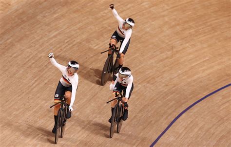 Olympics Cycling Germany Smash Womens Team Pursuit World Record