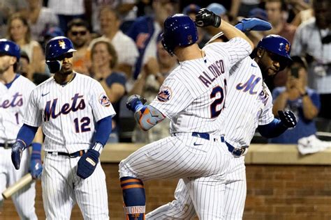 Equipos De New York Mets Vence A San Diego Y Yankees A Los Orioles