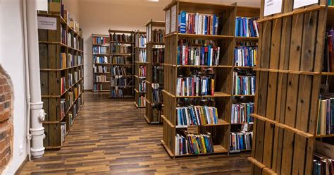 Raamatukogu Suleb Kaheks Nädalaks Uksed