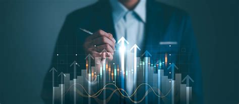 글로벌 네트워크에서 은행 및 금융의 성공과 성장을 위한 비즈니스 개발 재무 그래프 주식 시장 차트 사업가가 가리키는 화살표 그래프 기업의 미래 성장 계획 개발에 대한 스톡