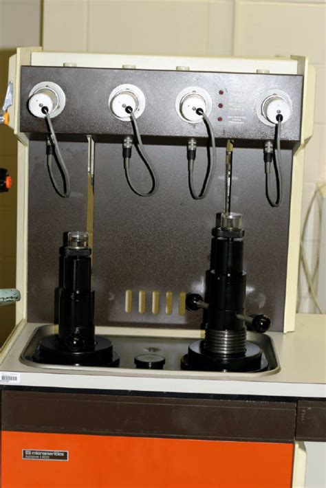 Micromeritics Autopore 9220 Mercury Intrusion Porosimeter Download Micromeritics Autopore 9220 Mercury Intrusion Porosimeter Download