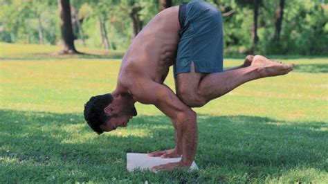 The Frog Stand First Progression Toward Handstand Rcalisthenicsfriends