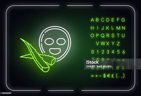 얼굴 마스크 네온 빛 아이콘입니다 스파 절차 미용 술 알로에 베라 콩나물 식물 잎 외부 빛나는 효과 알파벳 숫자 및 기호로 서명합니다 벡터 절연 Rgb 색상 일러스트레이션