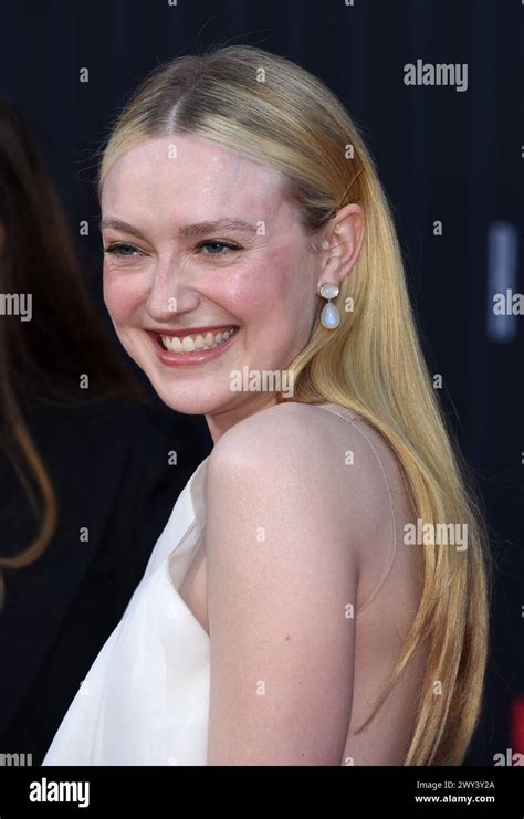Hollywood Usa 03rd Apr 2024 Dakota Fanning Arriving At Netflixs