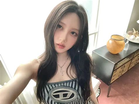 맑은 눈망울이 돋보이는 아이브 가을 셀카 팬플러스 커뮤니티