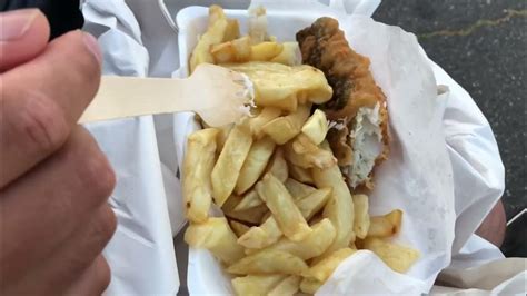 Самое известное блюдо в Англии Фиш энд чипс Рыба с картошкой фри Обзор Youtube
