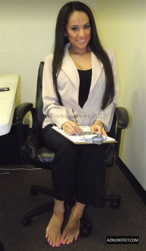 Michelle Anderson Feet Aznudefeet