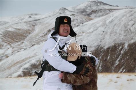 新疆克州：雪山界碑前的求婚 人民图片网