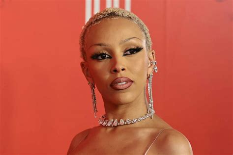 Doja Cat Doesnt Worship Satan Despite Viral Tiktok Claims