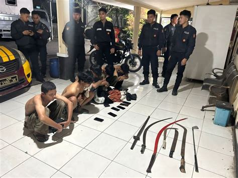 Hendak Tawuran Sambil Bawa Celurit, Lima Pemuda Ditangkap Polisi ...