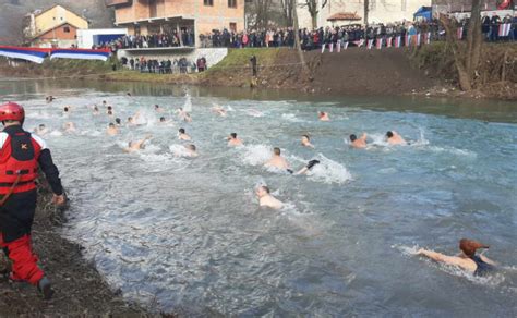 Danilo Kovačević I Mladen Golubović Prvi Doplivali Do Časnog Krsta 058 Ba 058 Ba