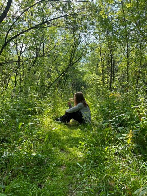 девочка в лесу