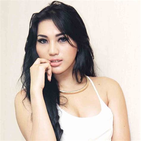 Cicha Claudya Dari Pramugari Ke Model Seksi