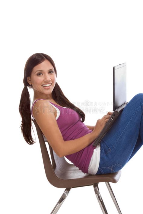 16个免抠元素 西班牙裔大学生用笔记本电脑 西班牙裔大学生用笔记本电脑图片免费下载 5115834441 千图网pro