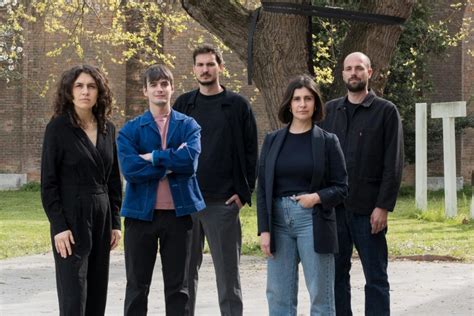 Generating Organic Design And Biomimicry Inspired Architecture Via Ai