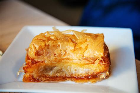 필로에서 세몰리나 커스터드로 만든 갈락토부레코라는 맛있는 그리스 달콤한 페이스트리 0명에 대한 스톡 사진 및 기타 이미지