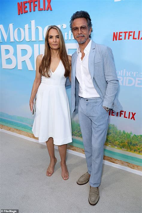 Julia Roberts Ex Benjamin Bratt 60 Makes Rare Move Of Snuggling Up