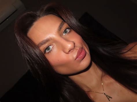 Annique Borman Purely Unbothered ☀️ Loopphoto Instagram