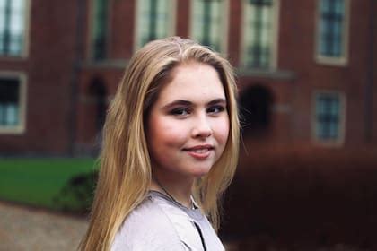 El retrato oficial de Amalia de los Países Bajos por su cumpleaños que ...