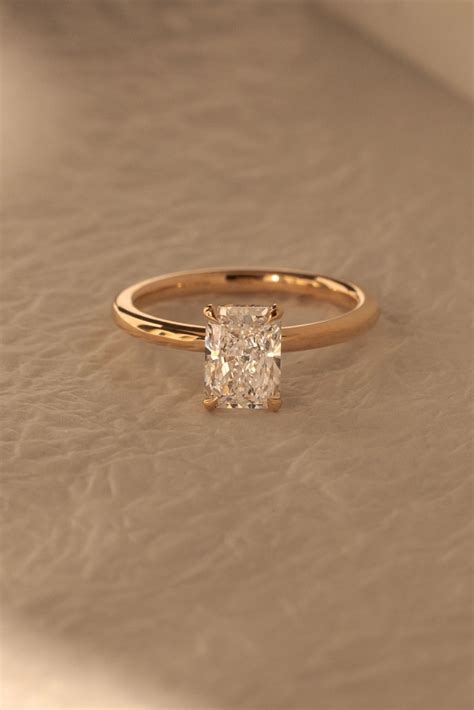 Timeless Engagement Ring Styles Gold Weeding Ring