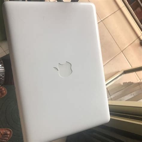 2008 White Macbook