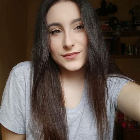 Alba (@albalagos) • Threads, Say more