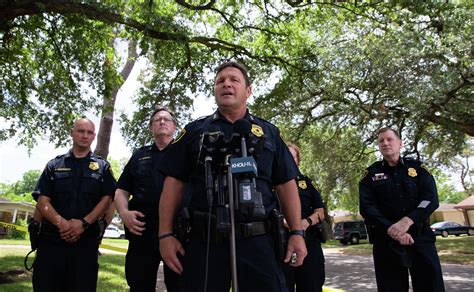 Waiting For Hpd A Houston Chronicle Investigation