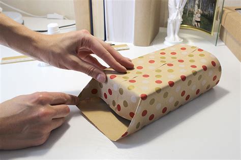 Как упаковать подарок в подарочную бумагу