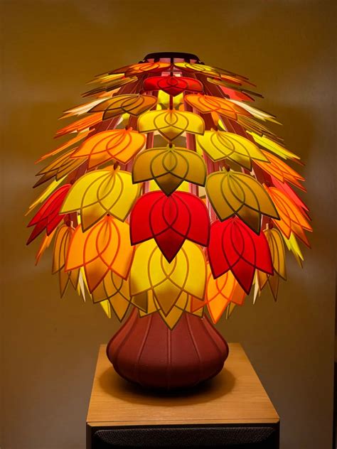 ფლორას სანათი რელიეფი