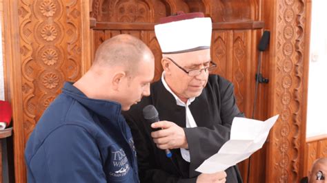 Video Husein Ef Čajlaković Snimio Kako Siniša Lukić Prima Islam Crna Hronika Bih