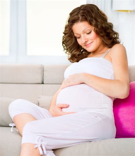 9 Mois De Femme Enceinte Image Stock Image Of Fille 16714495