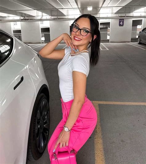 Milan Mirabella Age Height Net Worth Boyfriend Wiki Bio