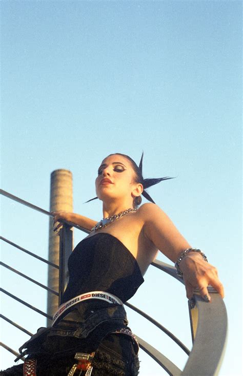 Evîn Debuts Music Video Yarê” Off Ep It Wasnt Even For You