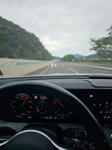 외롭다~혼자 달리기~~ 차만 좋다~~ Youtube