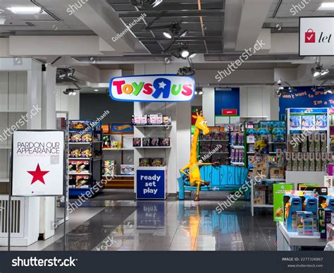 Take Look Inside Toys R Us