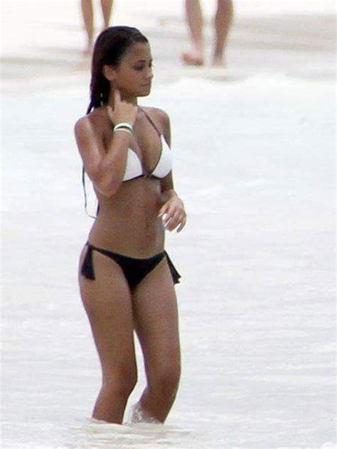 Vợ Messi gây choáng với bikini siêu nhỏ Bongdaplus vn