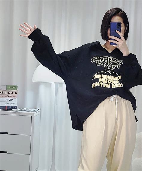 카라맨투맨 얇은맨투맨 옆트임티셔츠 여성무지맨투맨 2color 에이블리