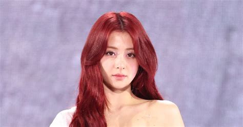 포토 허윤진 파격 패션