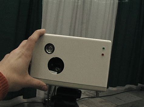 Laser Based Tracking For Real Time Gesture Acquisition