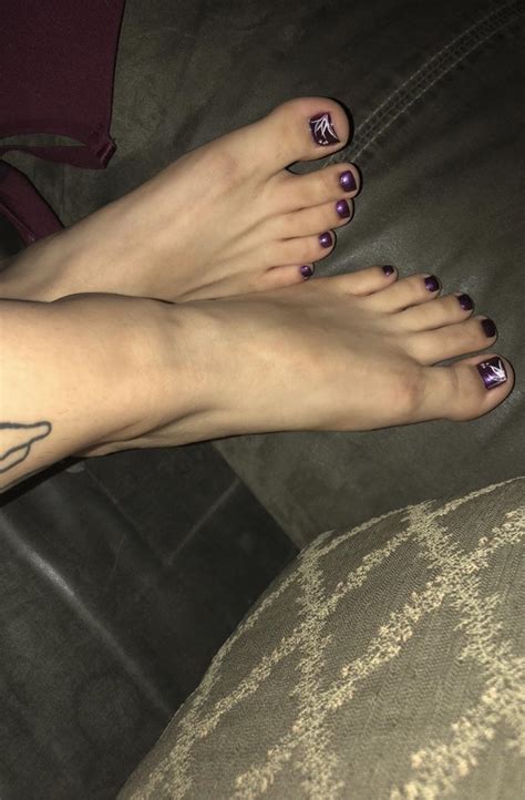 Some Cute Feet Scrolller