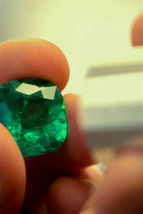 How To Identify A Good Quality Emerald Stone Emerald Stone Emerald