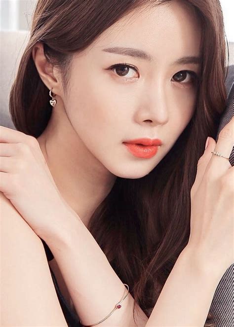 Pin On Kwon Byul 권별 Kkwonstar