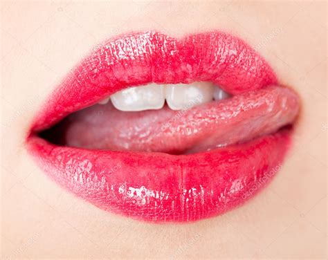 Why Do People Like To Lick Their Lips Bdqqzj