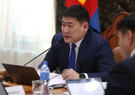 Face Mn Ерөнхий сайд Л Оюун Эрдэнэ Би орлогодоо эргэлзэж байсан бол янз бүрийн сэдэв рүү