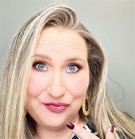 Vikki Vaughn Fora Travel