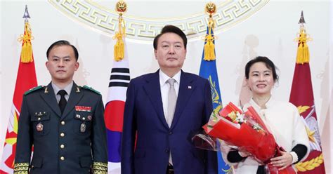 윤 대통령 강병무 육군 제20기갑여단장에 삼정검 수여