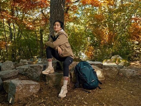 김태리가 제안하는 가을 등산 패션 화보 아웃도어도 트렌디하게