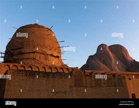 Khatmiyah Mosque And The Tomb Of Hassan Al Mirghani At The Base Of The