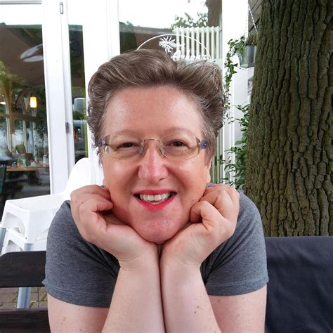 Sabine Pucher Verstärkt Das Kundenservice Bei öbv Buchwerbung