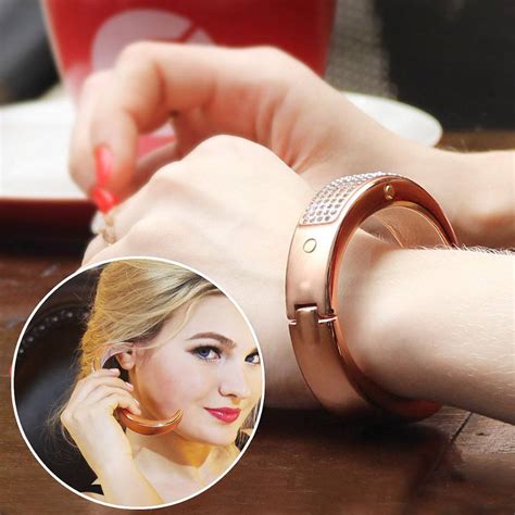 우신보석감정원 주얼리와 It의 만남 일곱번째 이야기 팔찌가 전화기로 변신 ‘xiaocai